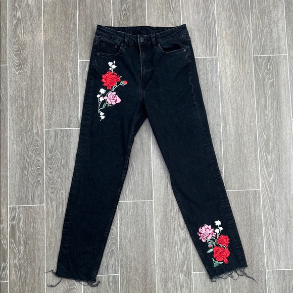 H&M | Jeans | Black Embroidered Jeans Red Roses On Front And Back ...
